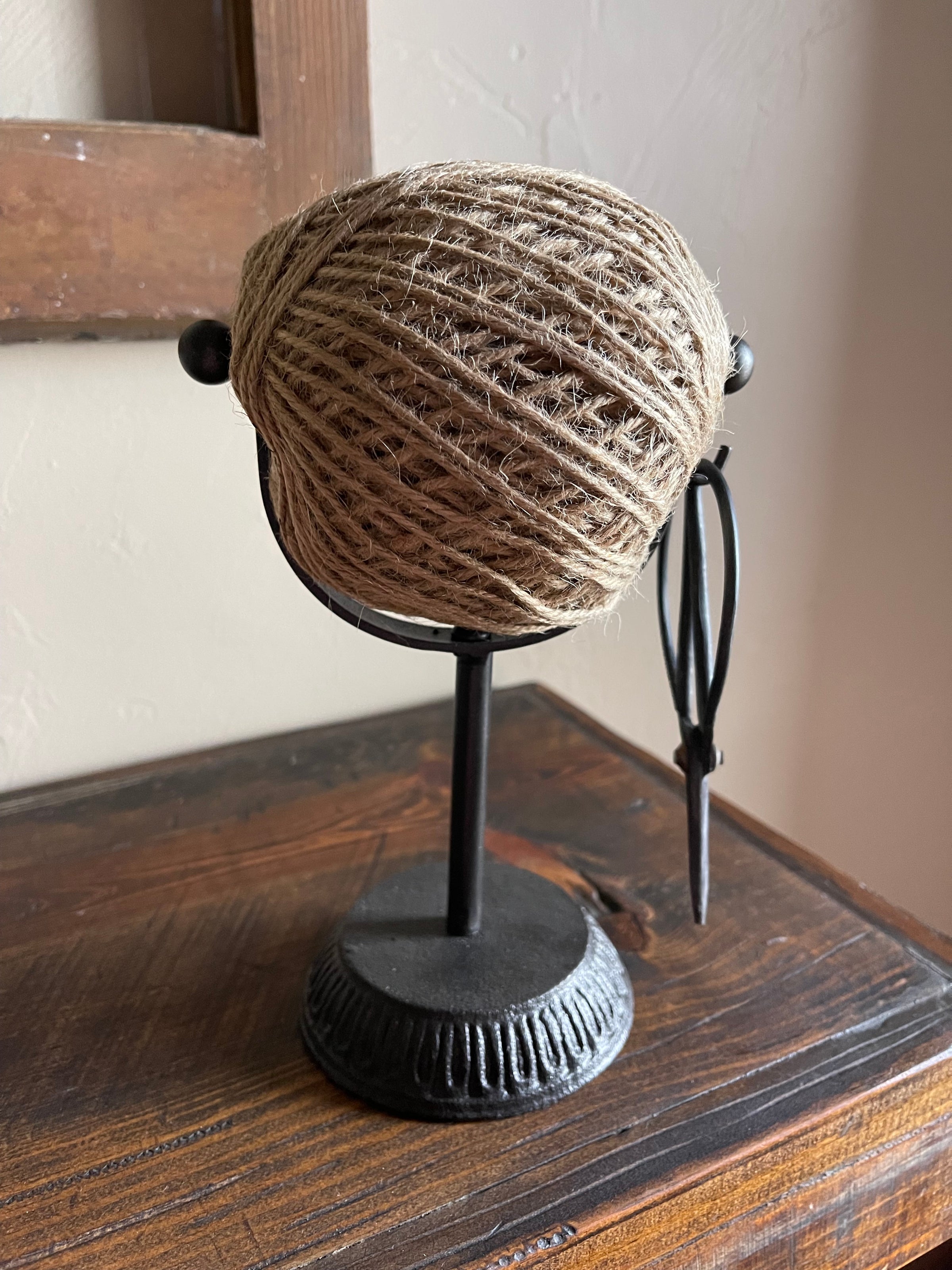 Standing Scissors and String Set